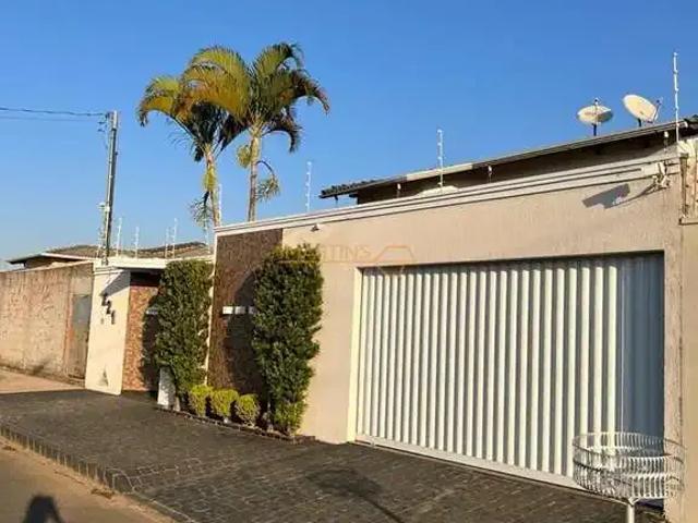 Casa / Sobrado para Venda em Araguari/MG Jóquei Clube 3 Quartos