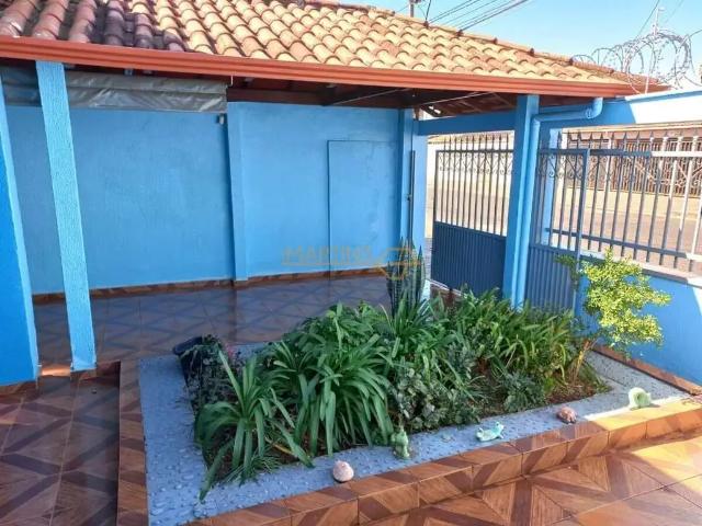 Casa / Sobrado para Venda em Araguari/MG Jóquei Clube 3 Quartos