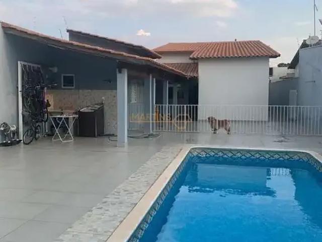 Casa / Sobrado para Venda em Araguari/MG Jóquei Clube 3 Quartos
