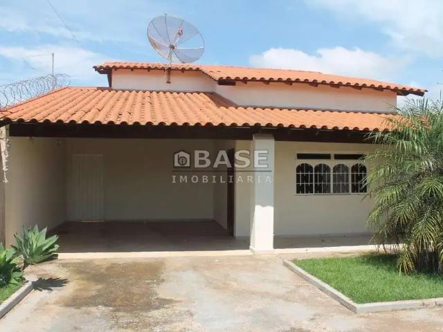Casa / Sobrado para Venda em Araguari/MG Jóquei Clube 3 Quartos