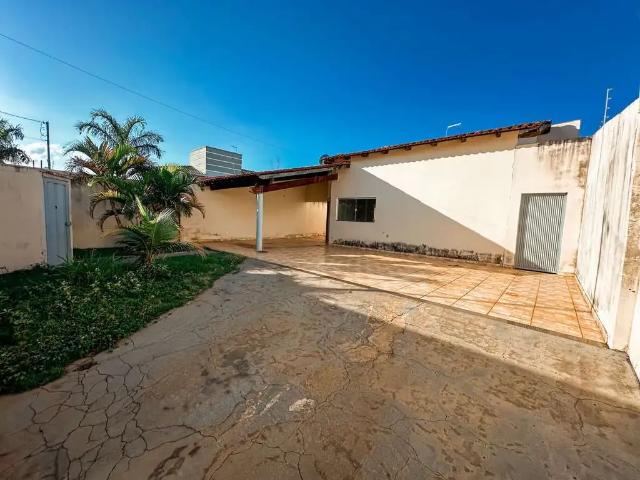 Casa / Sobrado para Venda em Araguari/MG Paineiras 3 Quartos