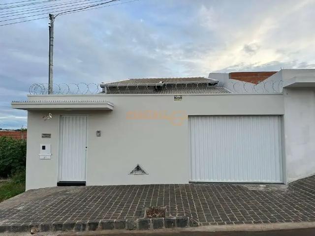Casa / Sobrado para Venda em Araguari/MG Paineiras 3 Quartos