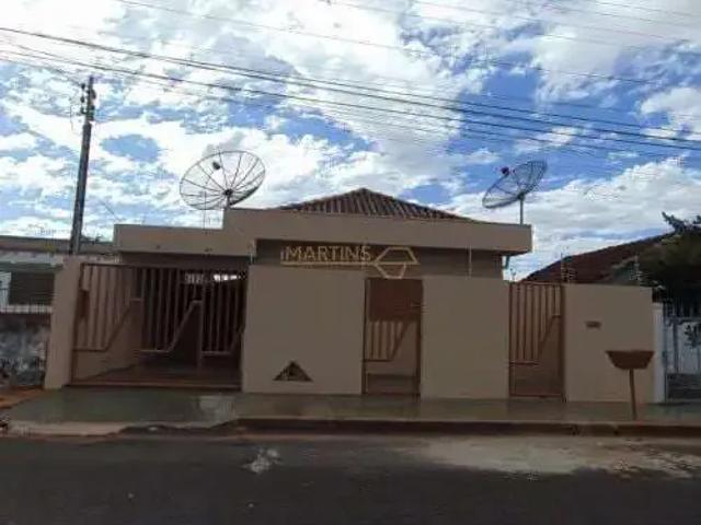 Casa / Sobrado para Venda em Araguari/MG Paraíso 3 Quartos
