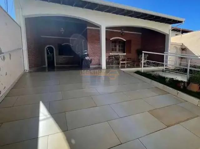 Casa / Sobrado para Venda em Araguari/MG Rosário 7 Quartos