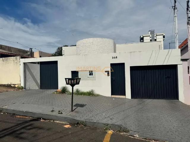 Casa / Sobrado para Venda em Araguari/MG Rosário 4 Quartos