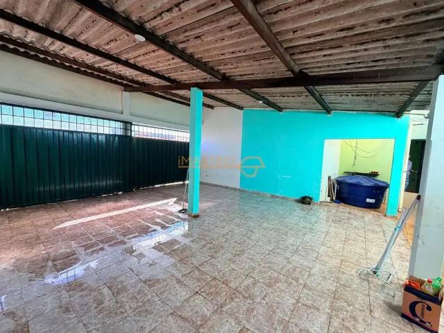 Casa / Sobrado para Venda em Araguari/MG Santa Terezinha 4 Quartos