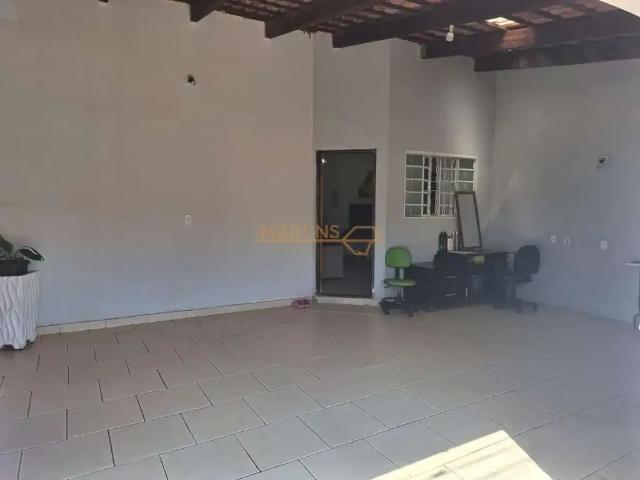 Casa / Sobrado para Venda em Araguari/MG Santa Terezinha 5 Quartos