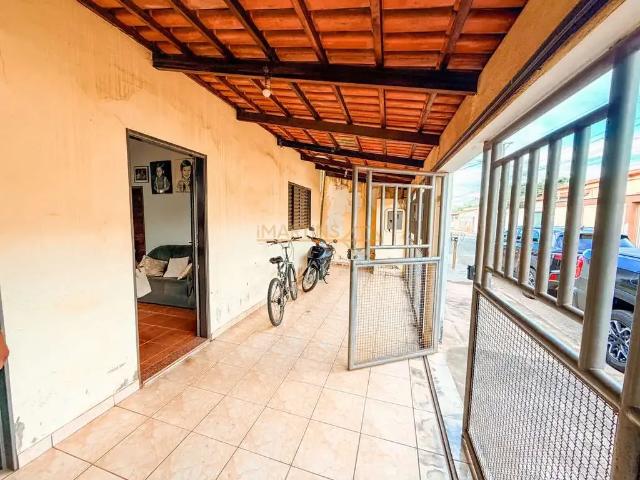 Casa / Sobrado para Venda em Araguari/MG Santa Terezinha 2 Quartos