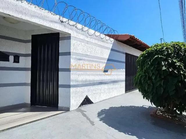 Casa / Sobrado para Venda em Araguari/MG Santiago 2 Quartos
