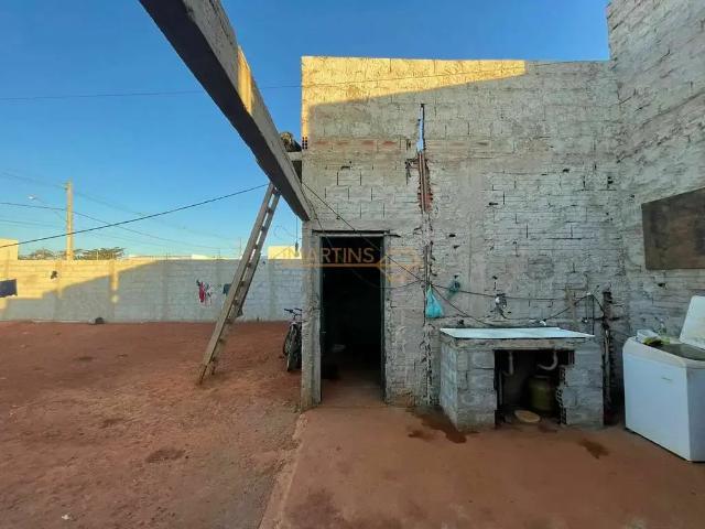 Casa / Sobrado para Venda em Araguari/MG Jardim Botânico 2 Quartos