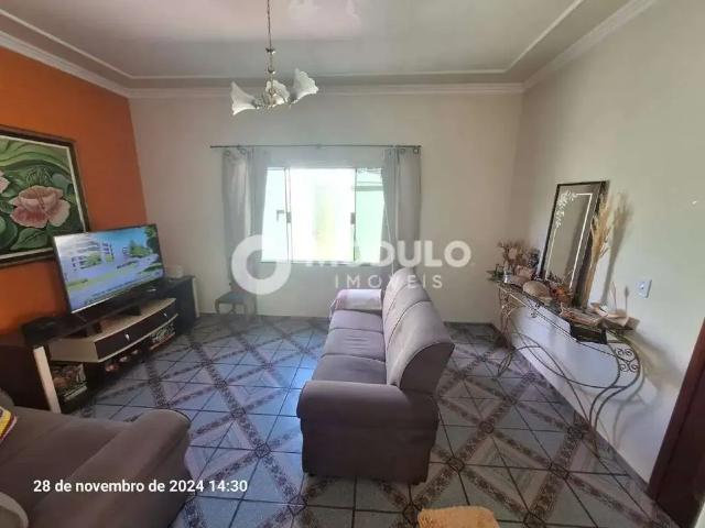 Casa / Sobrado para Venda em Araguari/MG Sibipiruna 5 Quartos