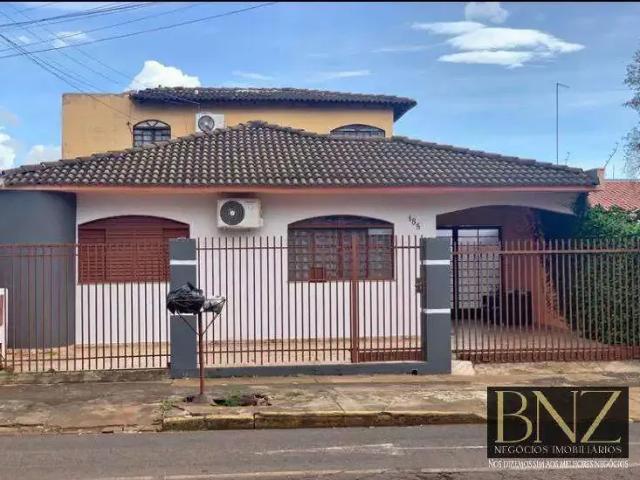 Casa / Sobrado para Venda em Arapongas/PR Centro 3 Quartos