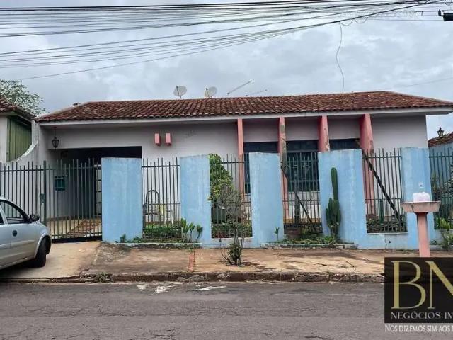 Casa / Sobrado para Venda em Arapongas/PR Centro