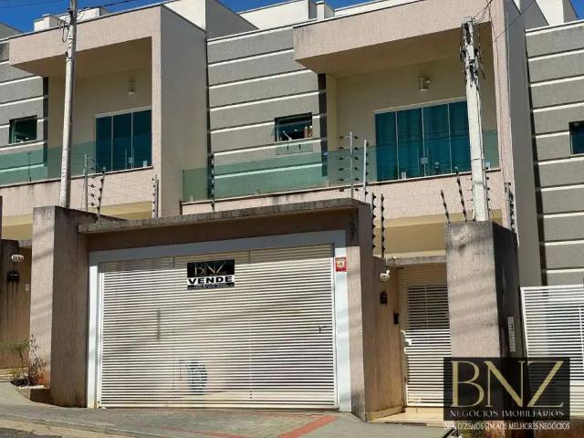 Casa / Sobrado para Venda em Arapongas/PR Parque Veneza 3 Quartos