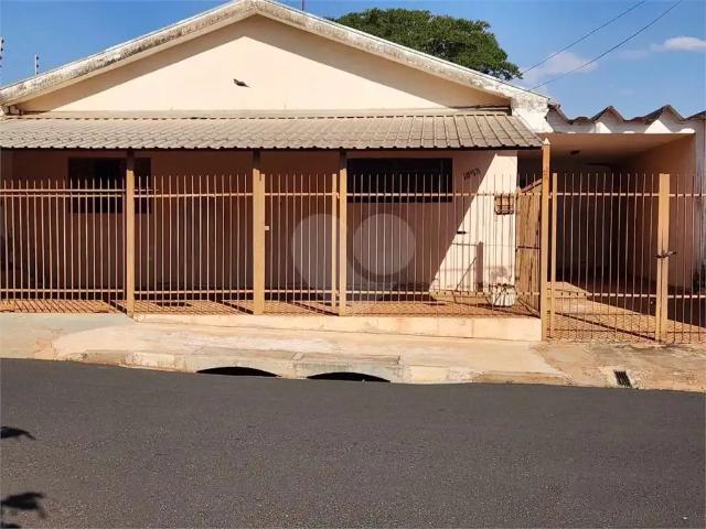 Casa / Sobrado para Venda em Araraquara/SP Centro 2 Quartos