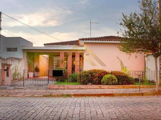 Casa / Sobrado para Venda em Araraquara/SP Centro 3 Quartos