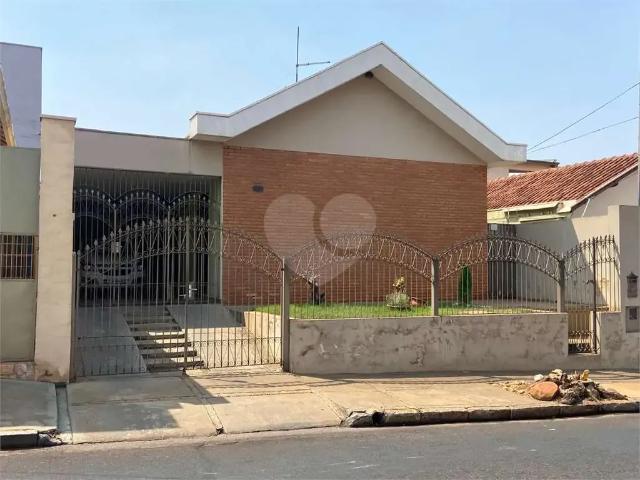 Casa / Sobrado para Venda em Araraquara/SP Centro 3 Quartos