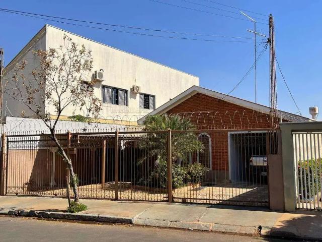 Casa / Sobrado para Venda em Araraquara/SP Centro 3 Quartos