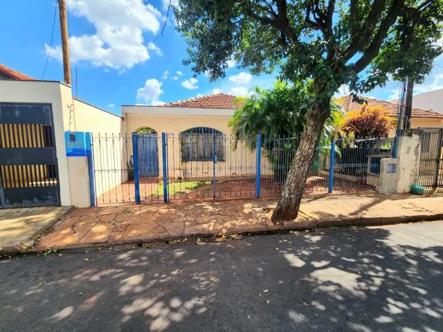 Casa / Sobrado para Venda em Araraquara/SP Centro 3 Quartos