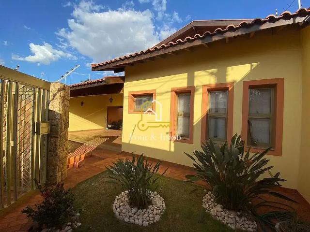 Casa / Sobrado para Venda em Araraquara/SP Centro 3 Quartos