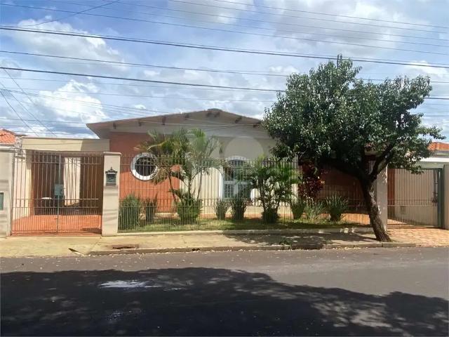 Casa / Sobrado para Venda em Araraquara/SP Centro 3 Quartos
