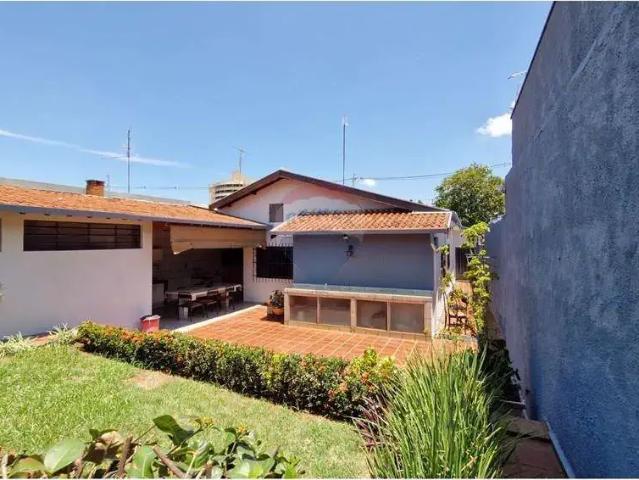 Casa / Sobrado para Venda em Araraquara/SP Centro 5 Quartos