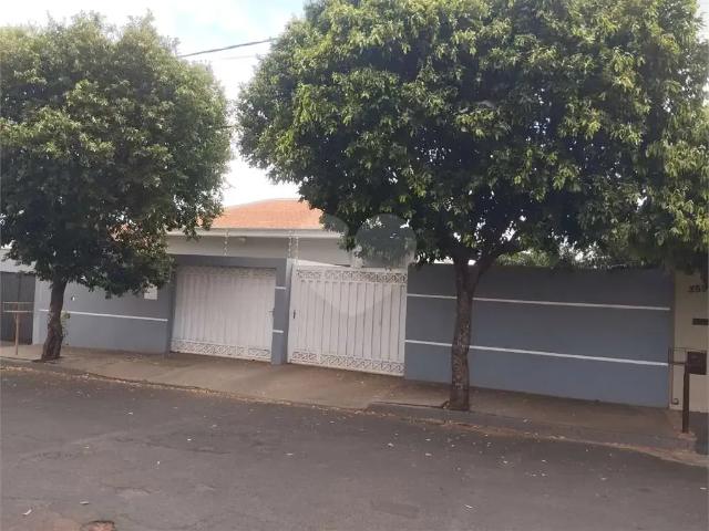 Casa / Sobrado para Venda em Araraquara/SP Jardim Maria Luiza 3 Quartos