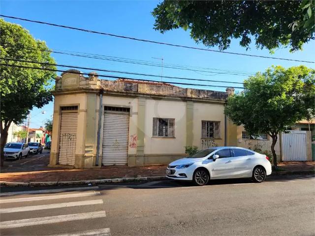 Casa / Sobrado para Venda em Araraquara/SP Jardim Ártico 5 Quartos