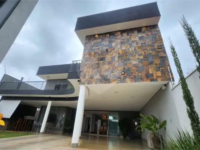 Casa / Sobrado para Venda em Araraquara/SP Jardim Botânico 4 Quartos