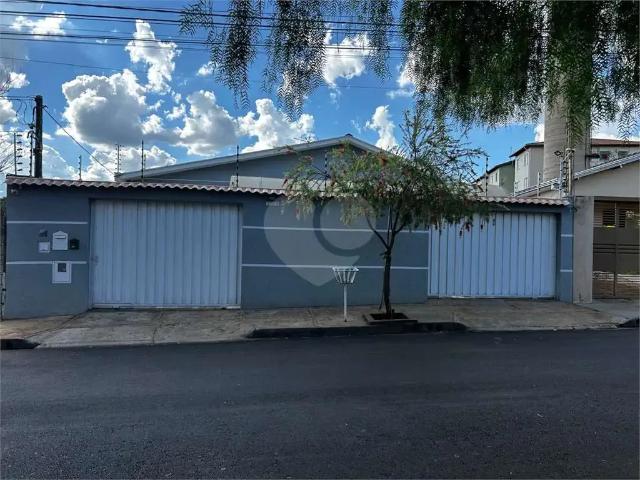 Casa / Sobrado para Venda em Araraquara/SP Jardim das Estações Vila Xavier 4 Quartos