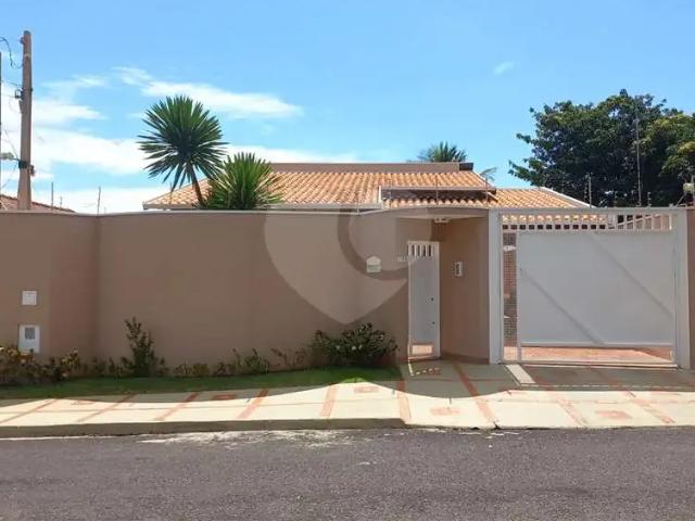 Casa / Sobrado para Venda em Araraquara/SP Jardim Imperador 4 Quartos