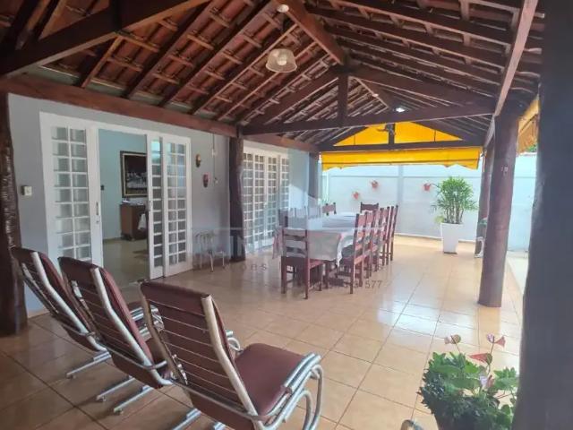 Casa / Sobrado para Locação em Araraquara/SP Jardim Universal 4 Quartos