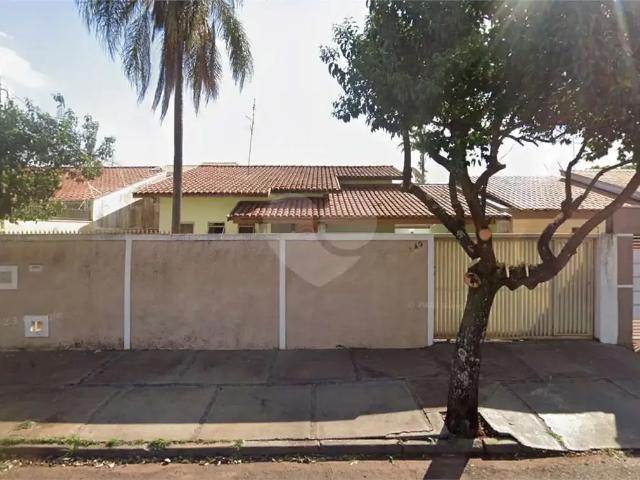 Casa / Sobrado para Venda em Araraquara/SP Jardim Universal 3 Quartos