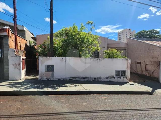 Casa / Sobrado para Venda em Araraquara/SP Vila Suconasa 3 Quartos