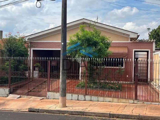 Casa / Sobrado para Venda em Araraquara/SP Vila Suconasa 3 Quartos