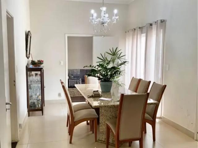 Casa / Sobrado para Venda em Araras/SP Centro 4 Quartos