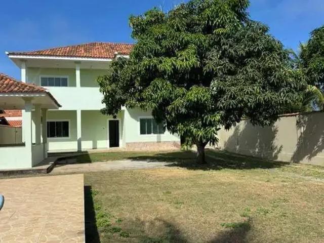 Casa / Sobrado para Venda em Araruama/RJ Centro 4 Quartos