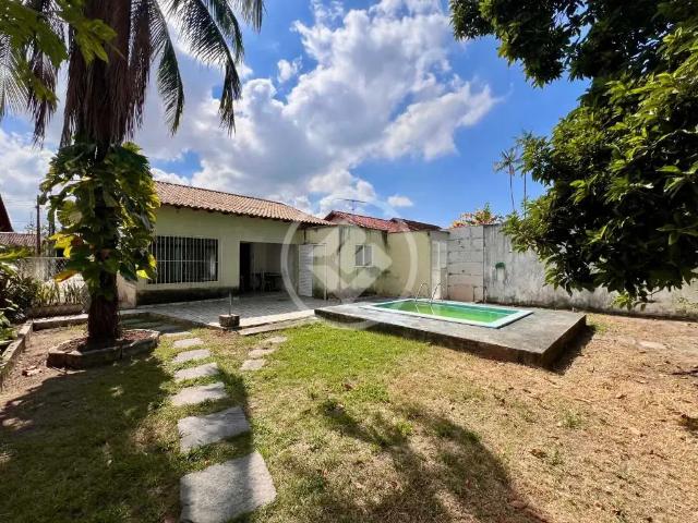 Casa / Sobrado para Venda em Araruama/RJ Centro 4 Quartos