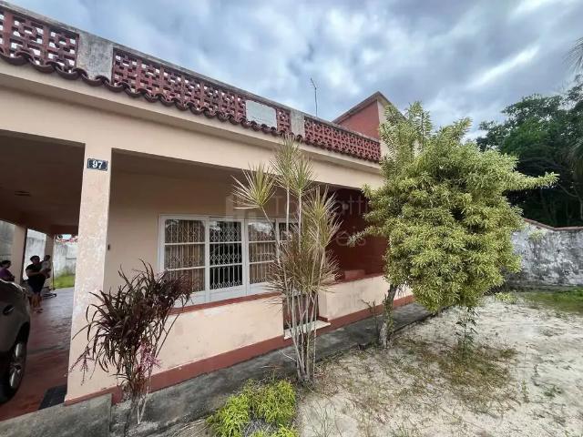 Casa / Sobrado para Venda em Araruama/RJ Coqueiral 3 Quartos