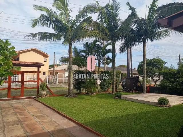 Casa / Sobrado para Venda em Arroio do Sal/RS Centro 4 Quartos