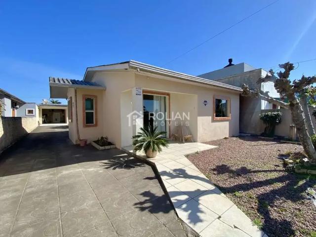 Casa / Sobrado para Venda em Arroio do Sal/RS Centro 4 Quartos