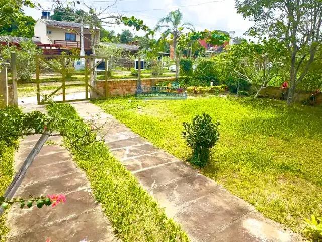 Casa / Sobrado para Venda em Arroio do Sal/RS Centro 4 Quartos
