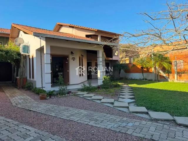 Casa / Sobrado para Venda em Arroio do Sal/RS Centro 6 Quartos