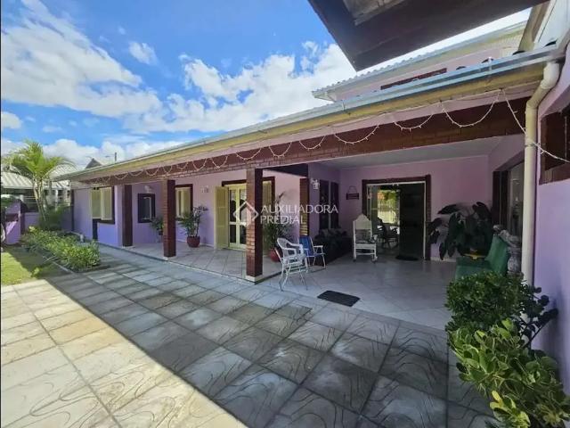 Casa / Sobrado para Venda em Arroio do Sal/RS Praia de Bom Jesus 5 Quartos