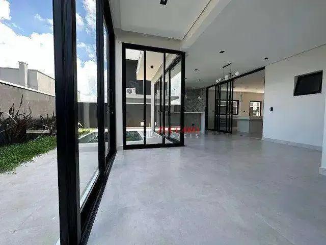 Casa / Sobrado para Venda em Arujá/SP Residencial Real Park 4 Quartos