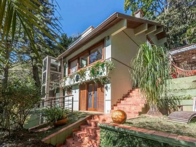 Casa / Sobrado para Venda em Atibaia/SP Condomínio Clube da Montanha 5 Quartos