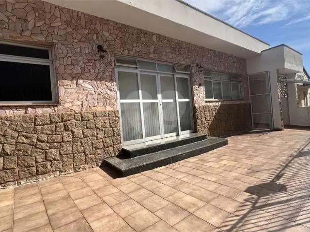 Casa / Sobrado para Venda em Atibaia/SP Centro 3 Quartos