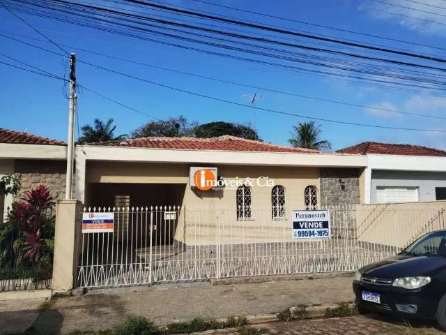 Casa / Sobrado para Venda em Atibaia/SP Centro 4 Quartos