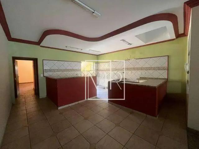 Casa / Sobrado para Venda em Atibaia/SP Centro 4 Quartos