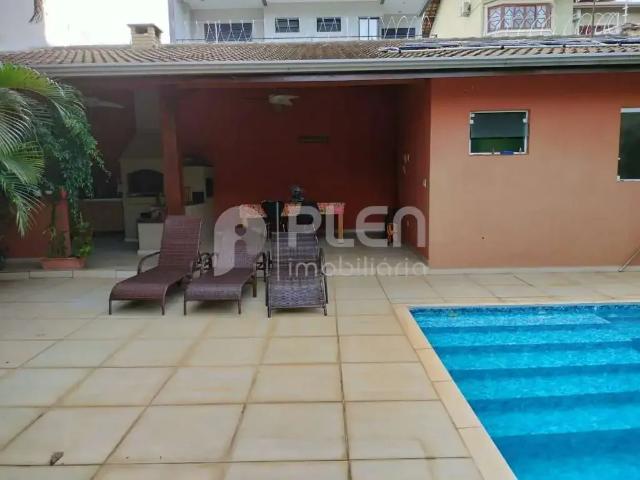 Casa / Sobrado para Venda em Atibaia/SP Vila Petrópolis 4 Quartos